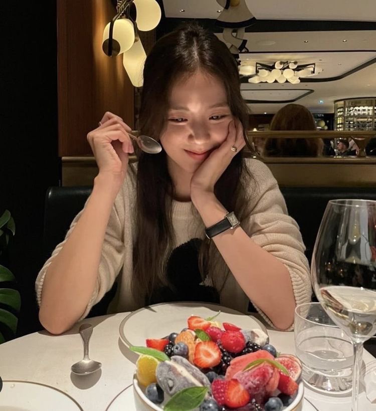 BLACKPINK Jisoo's exercise and diet: tips for a fit and healthy body ...